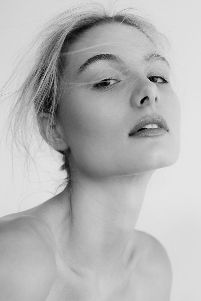 Anna Stratton | Women | Select Chicago | Select Model Management