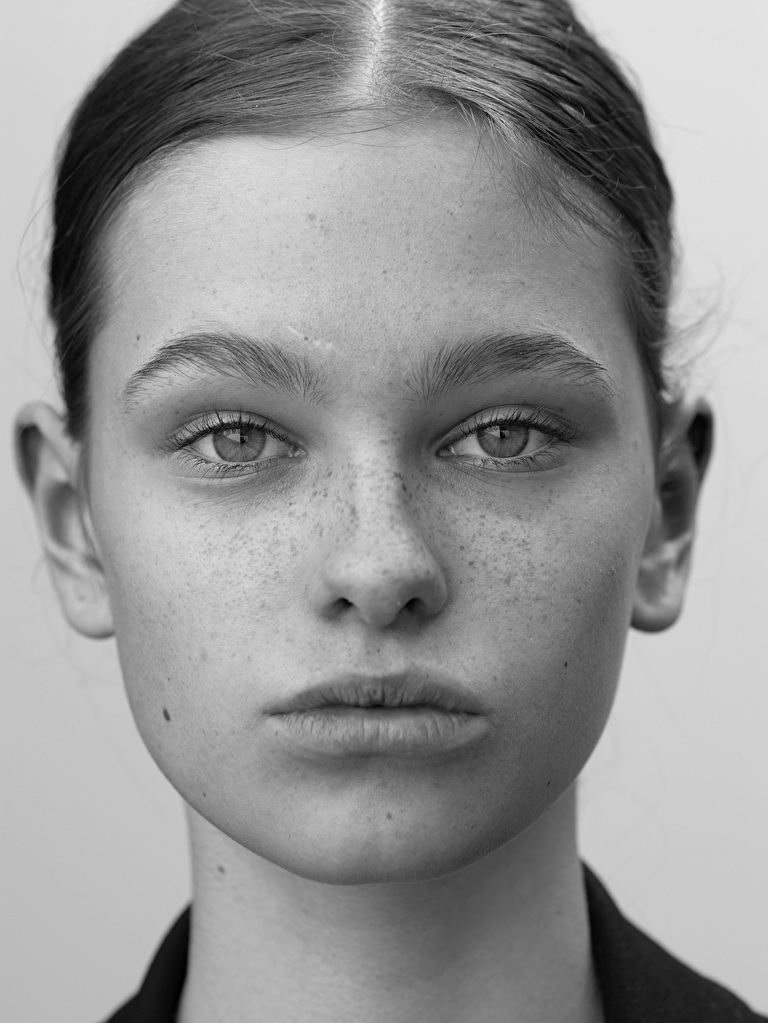 Lola Van Vliet | Select Paris | Select Model Management