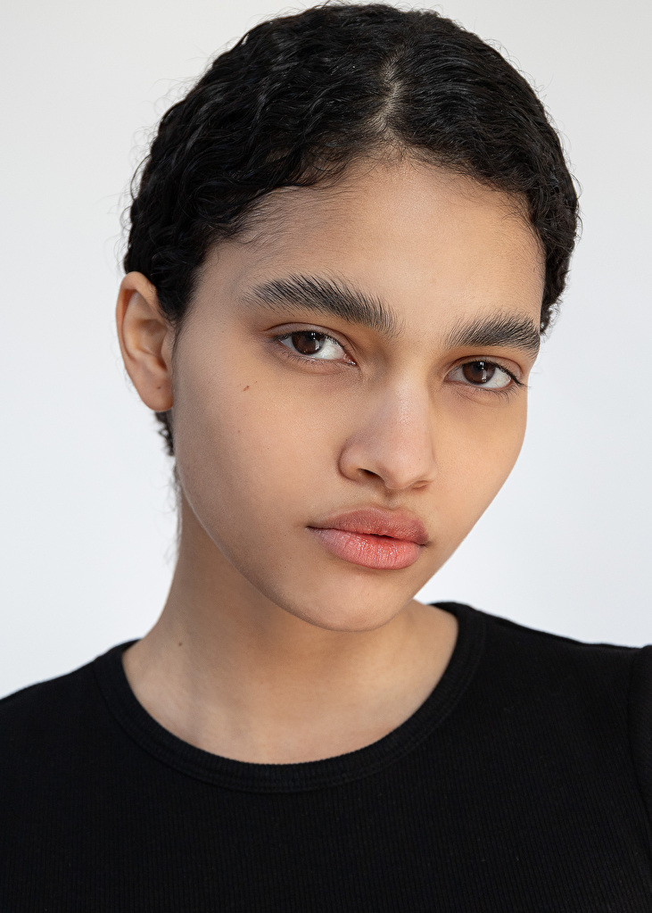 Mila Reyes | Select Paris | Select Model Management