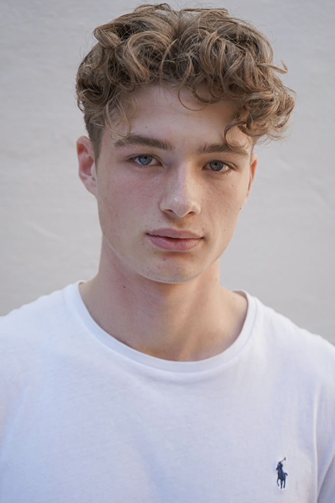 Oliver Molander Adevåg | Modellink