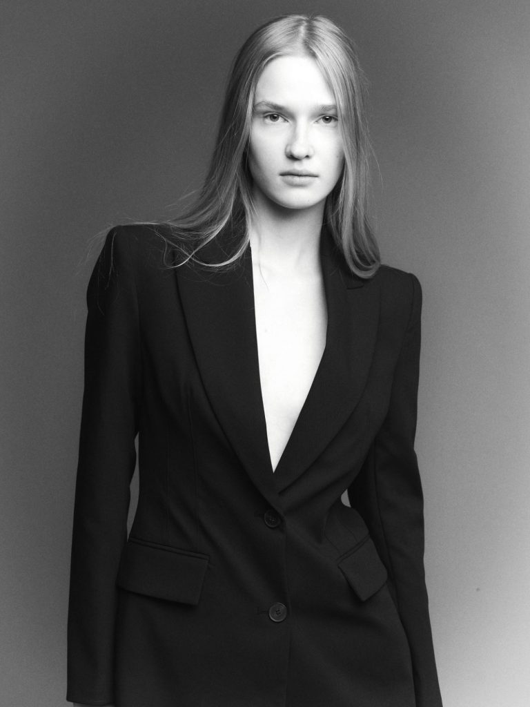 ESTHER LOMB | Select London | Select Model Management