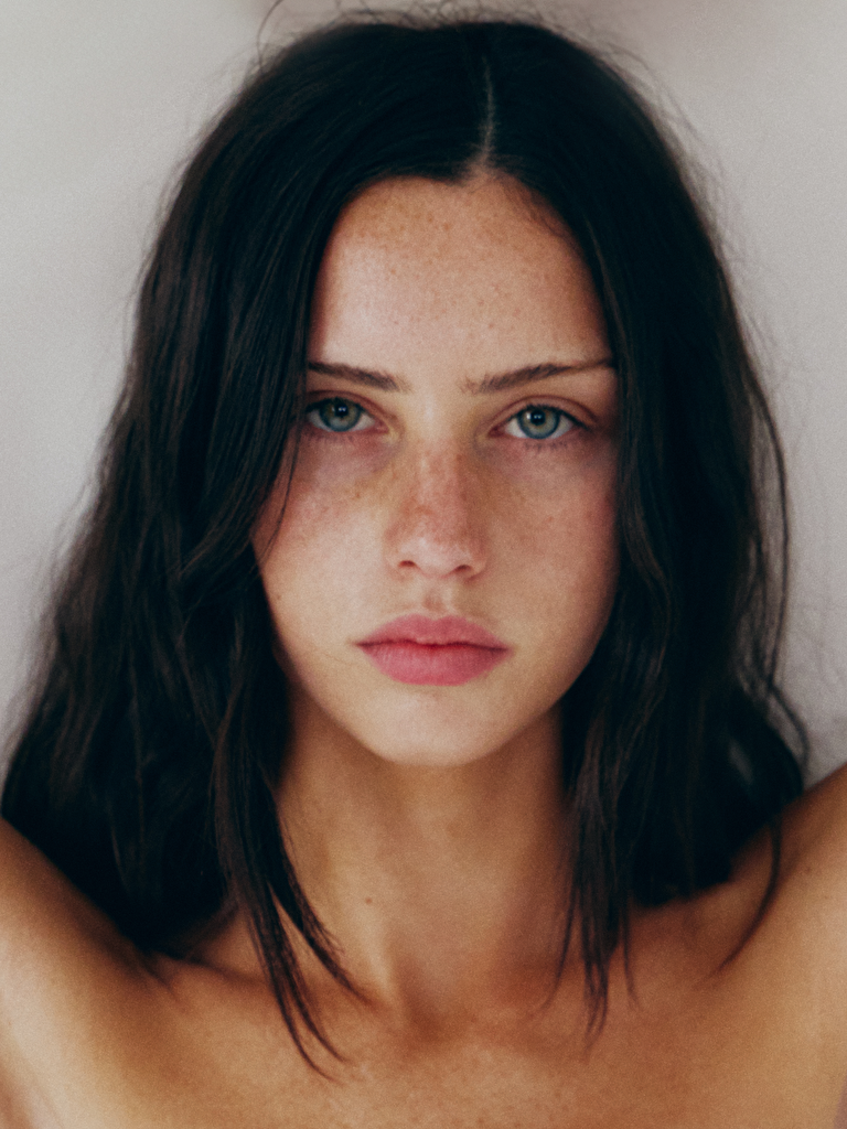 LUCINDA LEVANT | Select London | Select Model Management