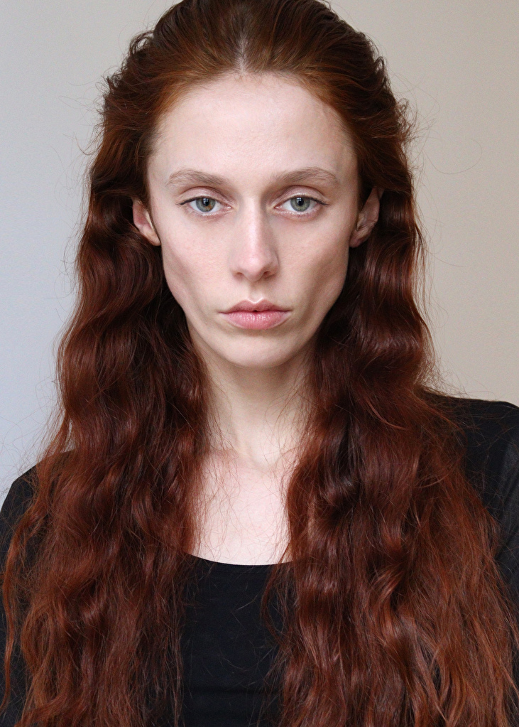 Charlotte Moffat | Select Paris | Select Model Management