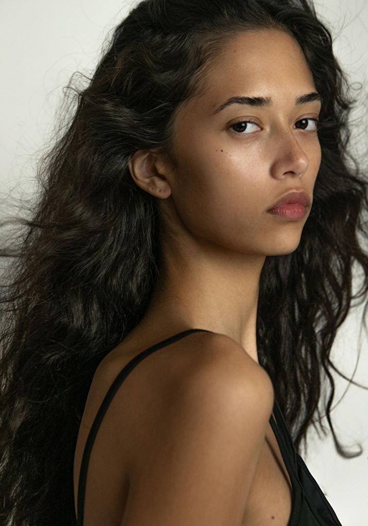 Olivia Long | Select Milano | Select Model Management