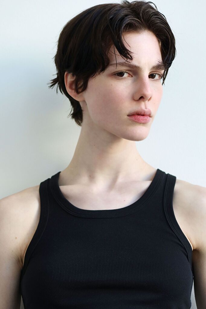 Britt | Women | Select Paris | Select Model Management