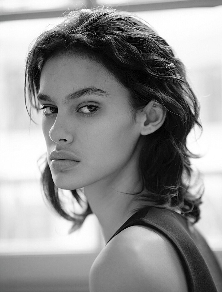 Em Stenberg | Select Milano | Select Model Management