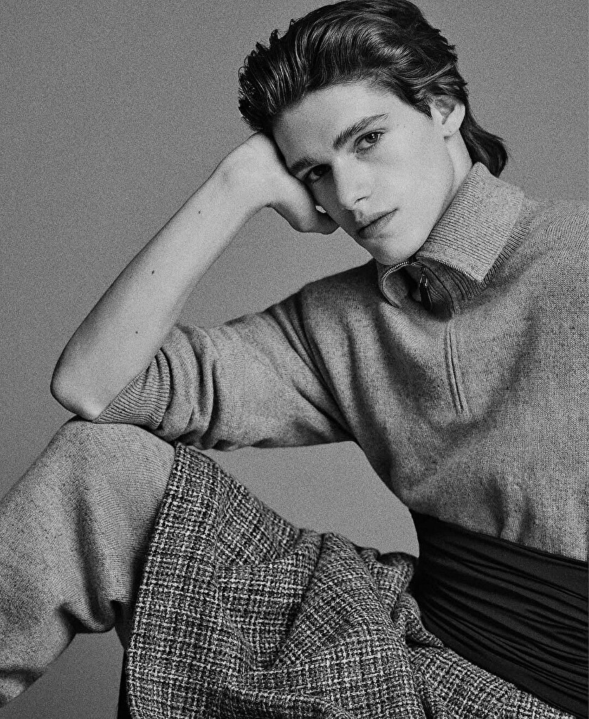 THEO CROWN | Select Paris | Select Model Management