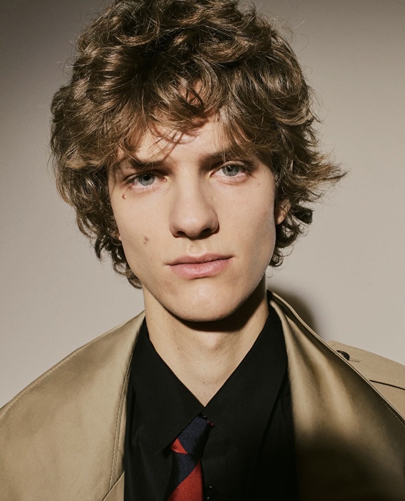 MILAN MUZNY ARNOLD | Select Paris | Select Model Management