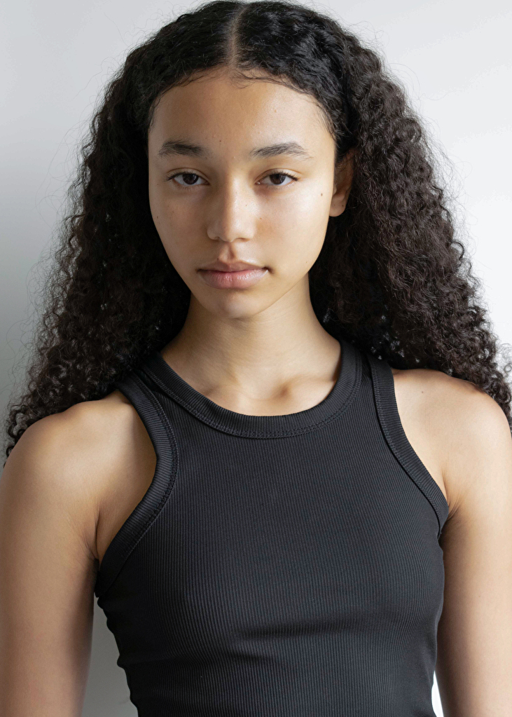 MIA SKYE JONES | Select Milano | Select Model Management